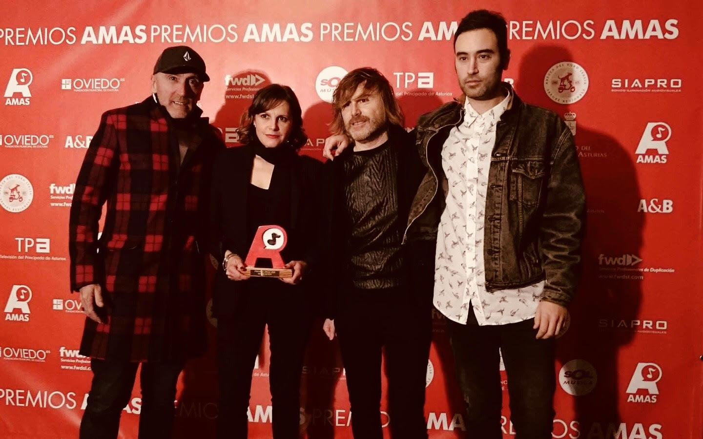 PREMIO AMAS AL MEJOR GRUPO REVELACIÓN – SÖAX